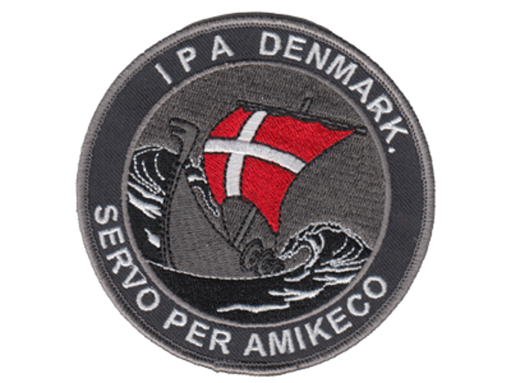 Køb IPA broderet gråt mærke 100 mm Ø m. velcro hos Jydsk Emblem Fabrik A/S